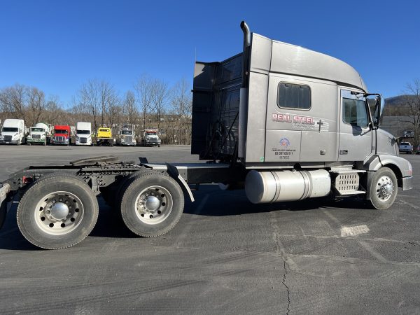 2015 Volvo 730 - Excel Truck Group