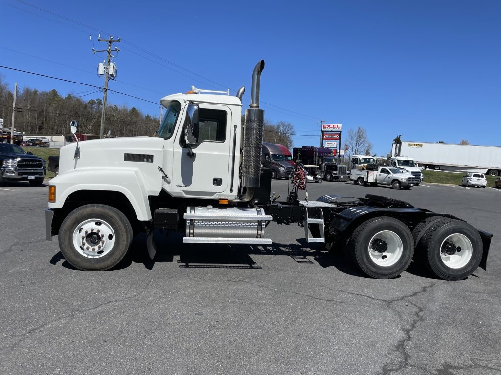 2005 Mack CHN613 - Excel Truck Group