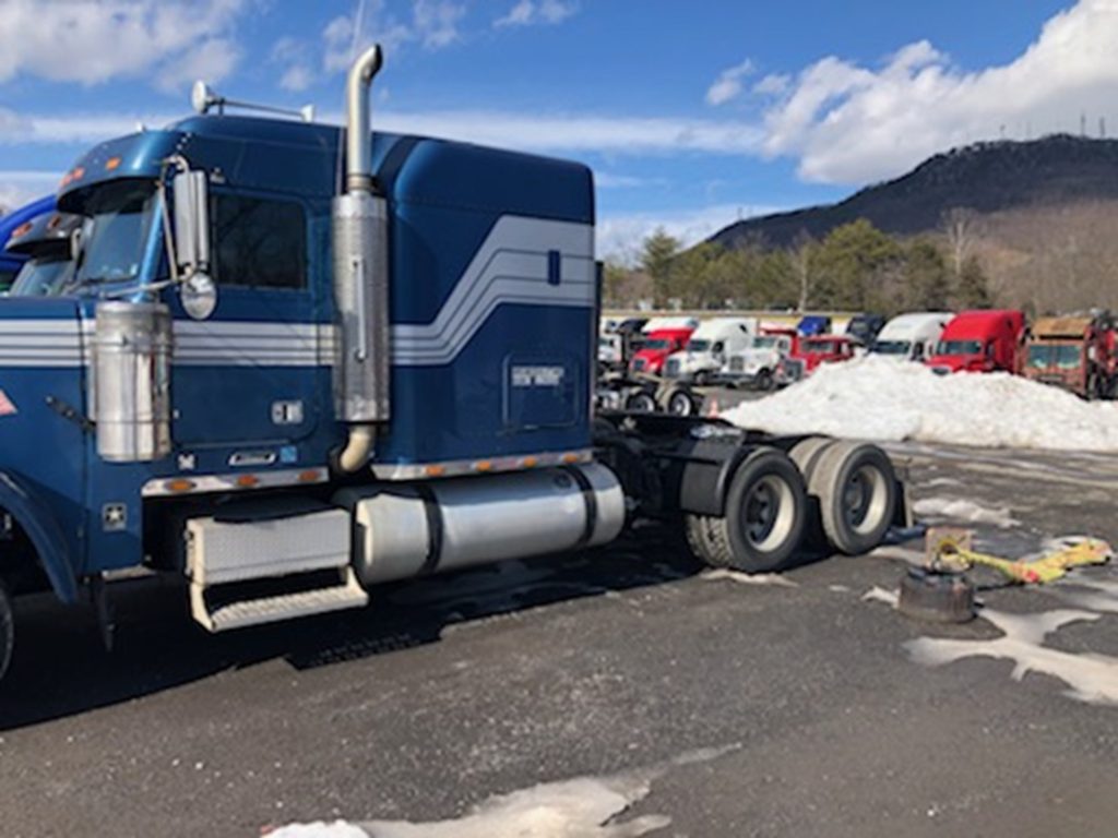 2006 FREIGHTLINER CONVENTIONAL - Excel Truck Group