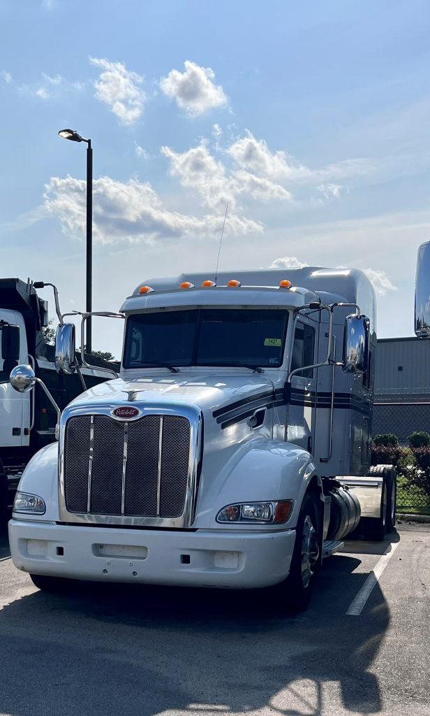 2013 PETERBILT 386 - Excel Truck Group