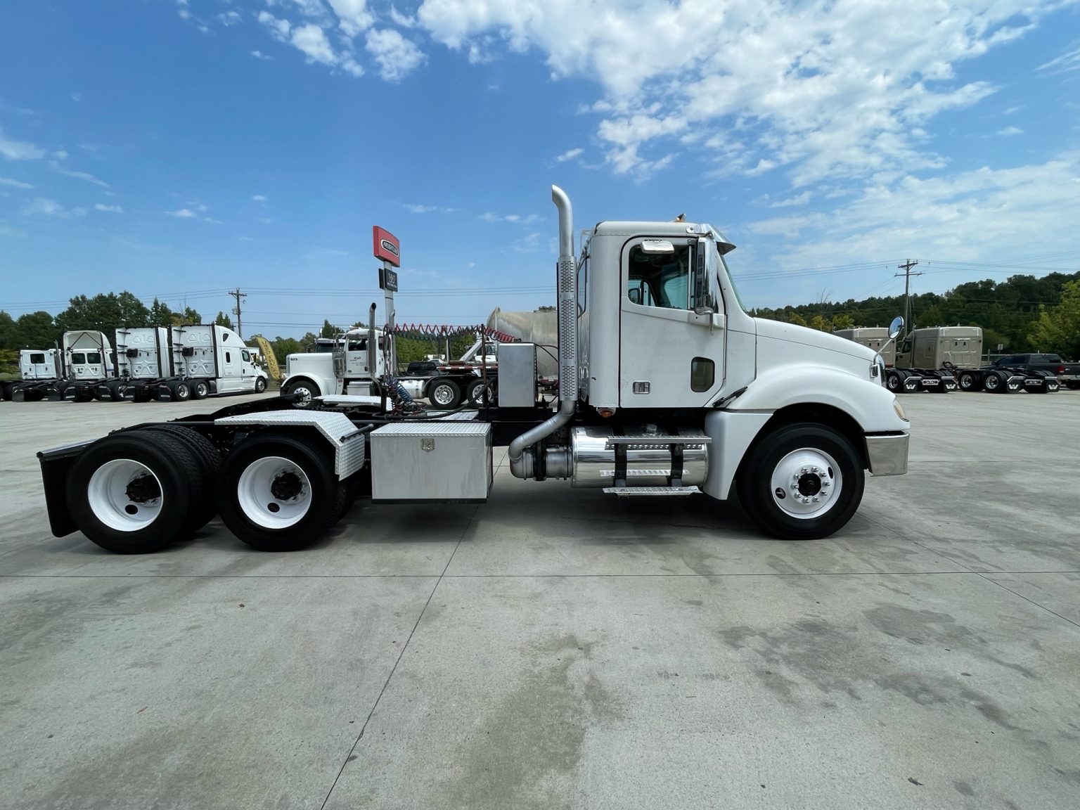 2009 FTL CL120 - Excel Truck Group