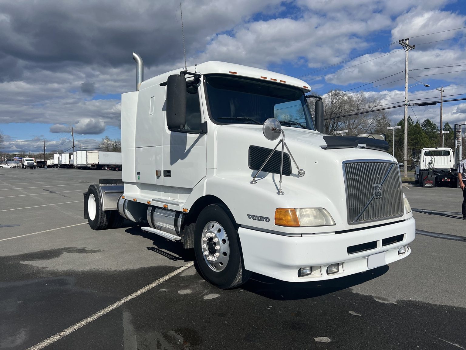 2000 Volvo VNL - Excel Truck Group