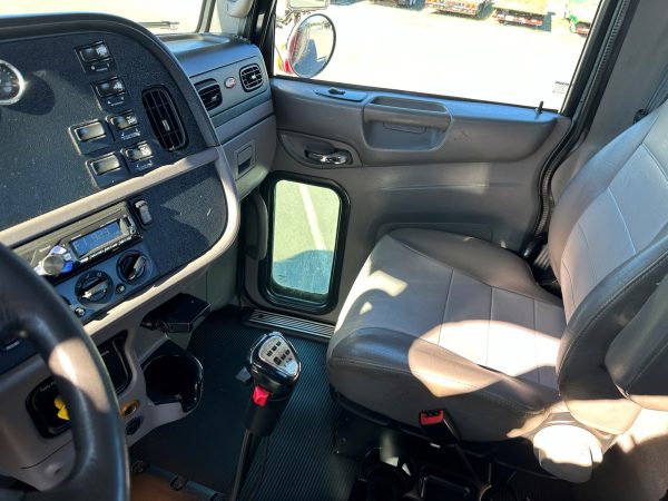 2016 Peterbilt 365 - Excel Truck Group