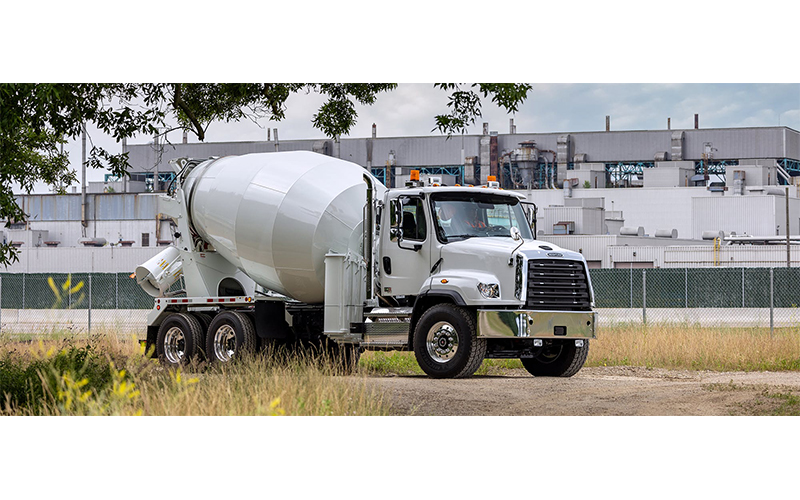 Freightliner 114SD Plus - Excel Truck Group