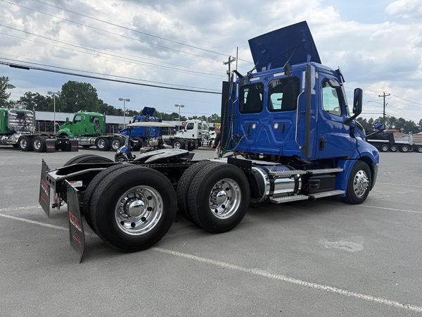2020 Freightliner Cascadia 126 - Excel Truck Group